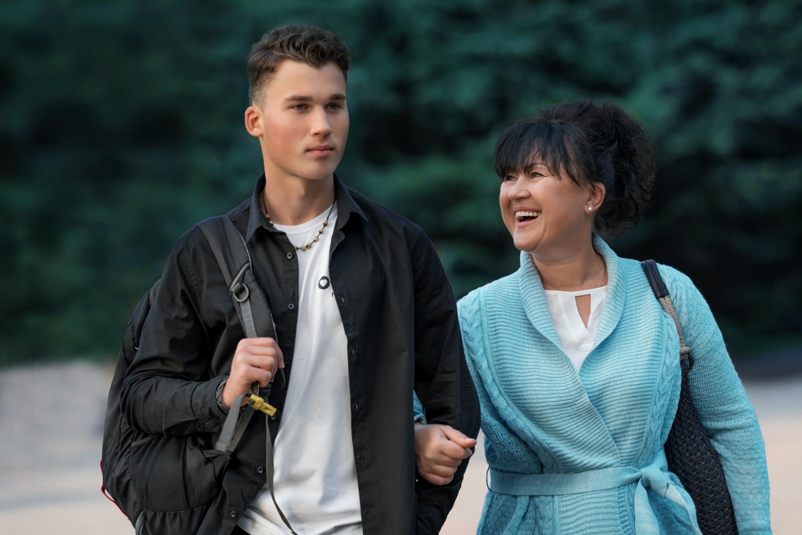Părinții stricți „creează” adolescenții rebeli. Efectele negative ale ...