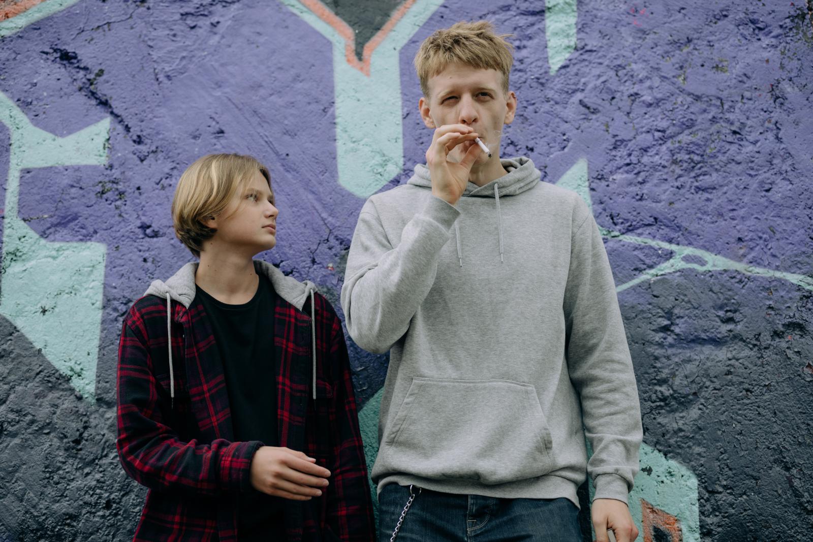 Cum să explicăm copiilor și adolescenților riscurile și daunele ...