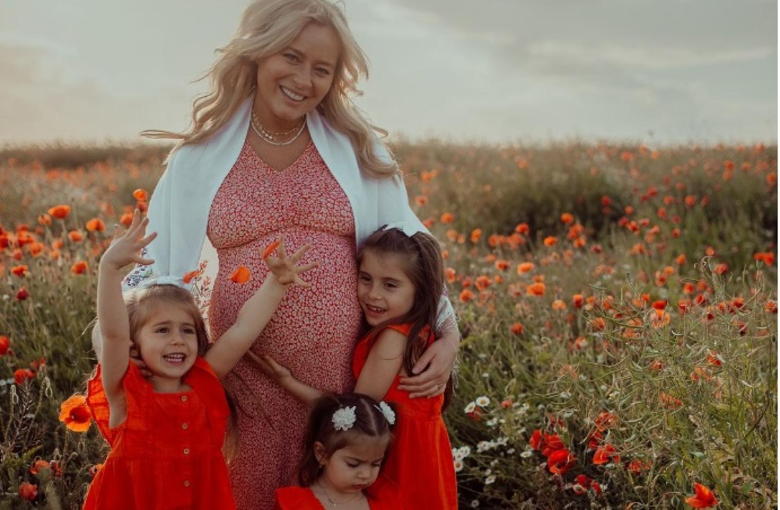 Laura Cosoi a născut! Ce nume a ales vedeta pentru bebeluș ...