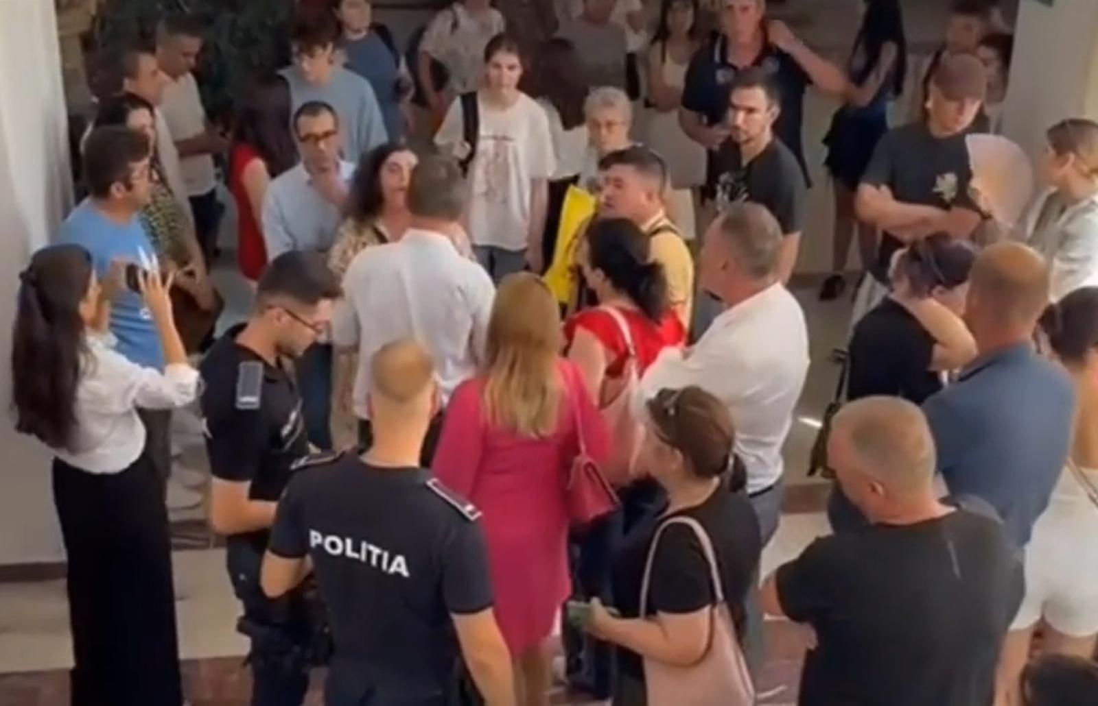 Scandal la Facultatea de Arhitectură București: Sute de candidați ...