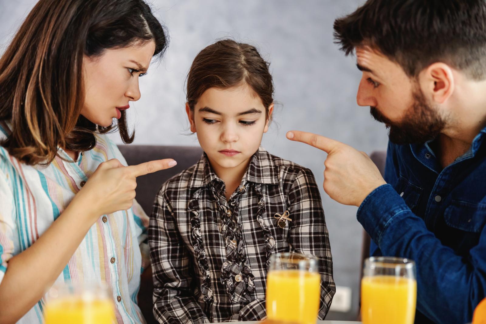 Caracteristicile principale ale parentingului autoritar. Cauzele ...