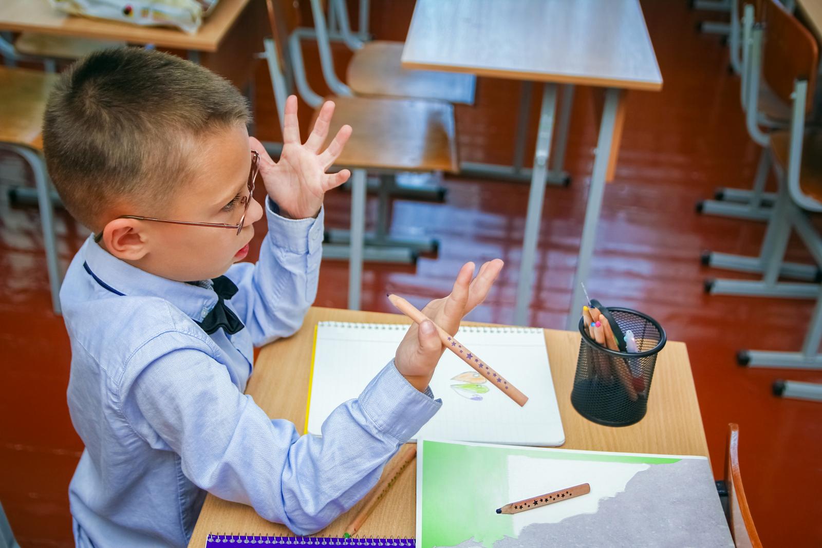 Copilul nu se poate concentra la teme/școală? Florin Amariei oferă ...