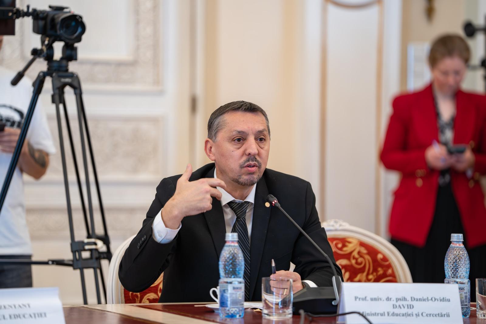 Ministrul Educației Daniel David: „Profesorii trebuie să fie prezenți ...